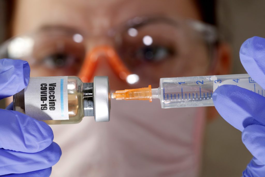 Vacina da Moderna para Covid-19 custará entre US$ 32 e US$ 37 por dose ...