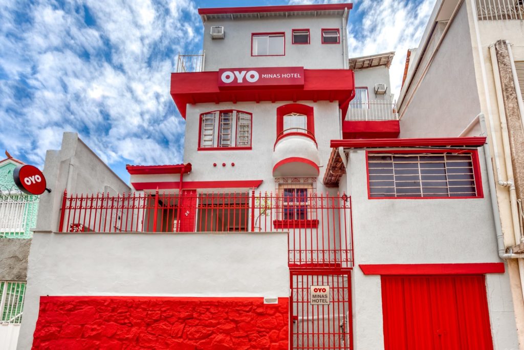 Operação da OYO na América Latina será administrada pelo SoftBank