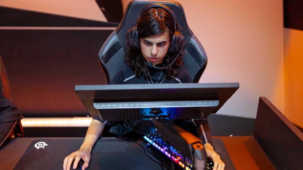Quem são e o que fazem os profissionais de games e e-sports do Brasil
