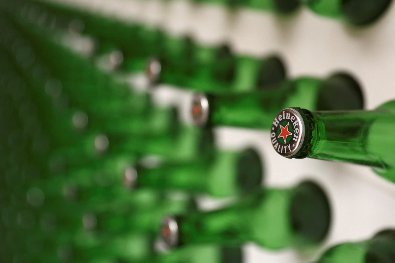 Estrela de Nova Campanha Global da Heineken, Camila Coutinho Defende o ...