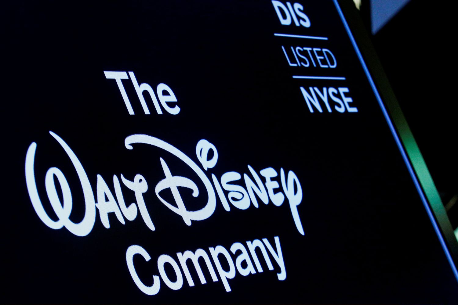 Disney Está Demitindo Centenas de Funcionários em Todo o Mundo, Diz Fonte