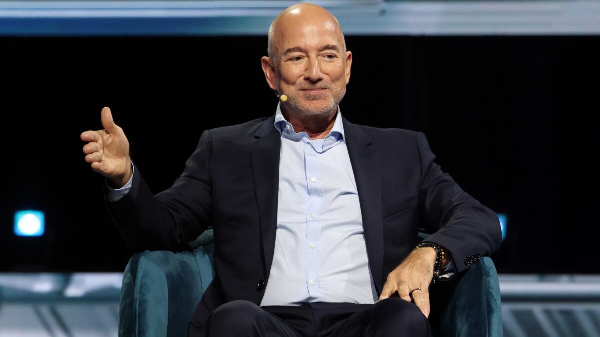 O Segredo de Jeff Bezos: A Frase Que Ele Repetiu por Décadas e Que o ...