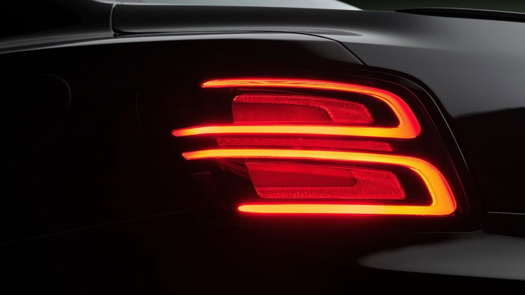 Bentley Flying Spur Estreia Nova Geração com Visual Mais Limpo e Foco ...